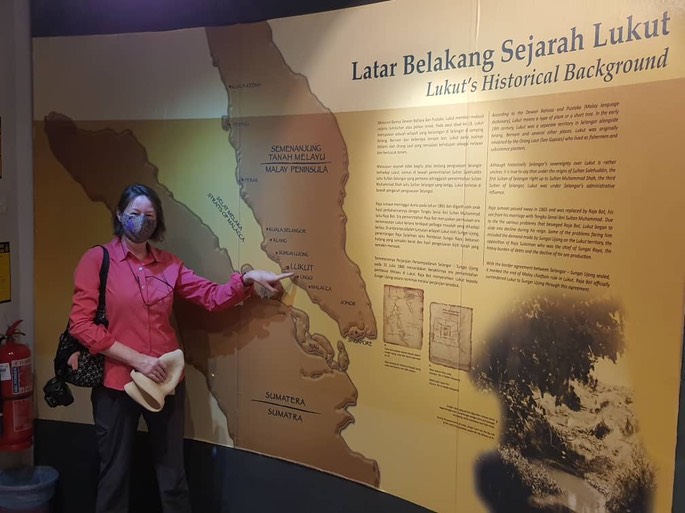 Kota Lukut | Helen Gray